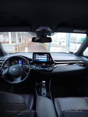 Белый Тойота C-HR 2018 в Таллин, объемом двигателя 1.80 л и пробегом 128 тыс. км за 17300 €, фото 14 на AUTOMOTO.COM.LV