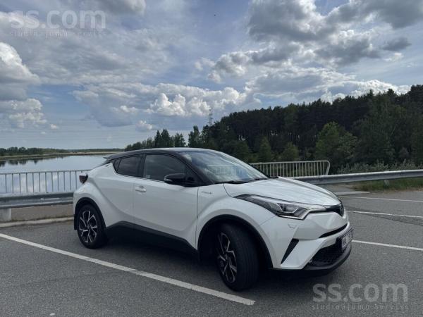 Balts Toyota C-HR 2018 Rīga, ar dzinēja tilpumu 1.80 L un nobraukumu 167 tūkst. km par 16900 €, foto 1 vietnē AUTOMOTO.COM.LV