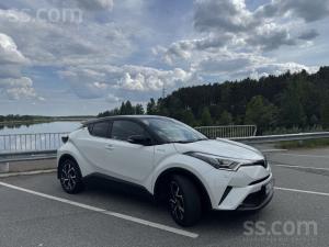 White Toyota C-HR 2018 in Riga, with an engine capacity of 1.80 L and mileage of 167 thousand km for 16900 €, photo  on AUTOMOTO.COM.LV