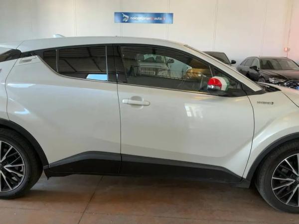 Balts Toyota C-HR 2018 Daugavpils, ar dzinēja tilpumu 1.80 L un nobraukumu 119 tūkst. km par 16250 €, foto 3 vietnē AUTOMOTO.COM.LV