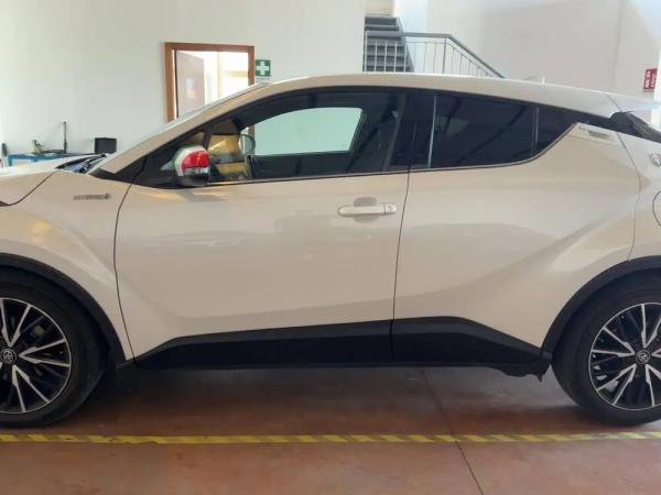 Balts Toyota C-HR 2018 Daugavpils, ar dzinēja tilpumu 1.80 L un nobraukumu 119 tūkst. km par 16250 €, foto 8 vietnē AUTOMOTO.COM.LV