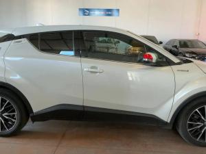 Balts Toyota C-HR 2018 Daugavpils, ar dzinēja tilpumu 1.80 L un nobraukumu 119 tūkst. km par 16250 €, foto 4 vietnē AUTOMOTO.COM.LV