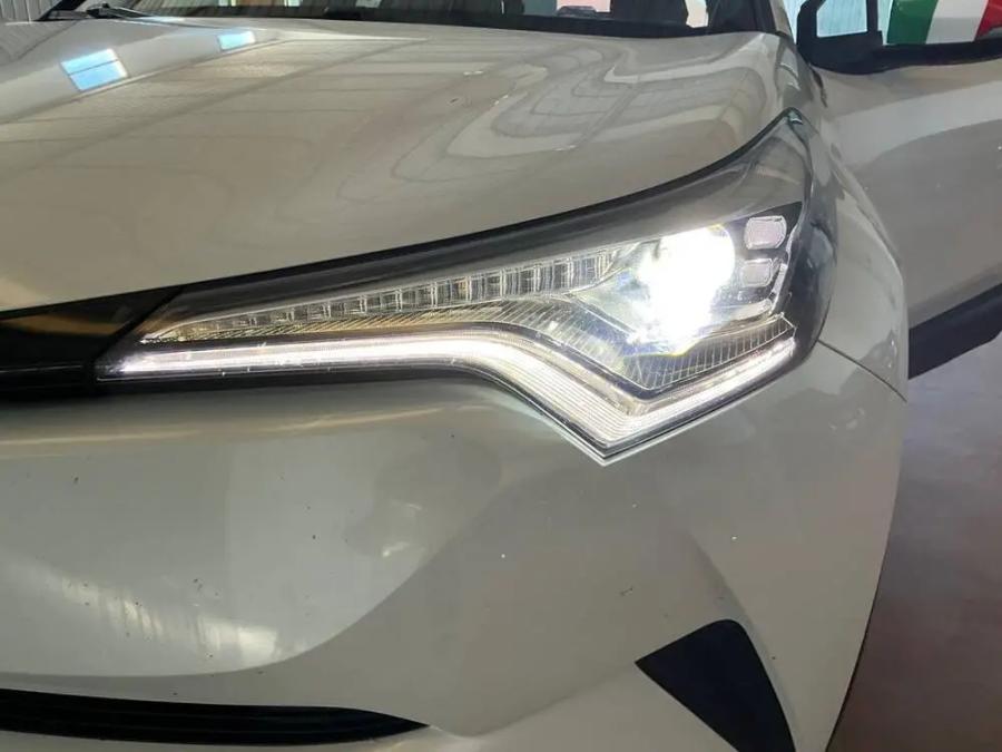 Balts Toyota C-HR 2018 Daugavpils, ar dzinēja tilpumu 1.80 L un nobraukumu 119 tūkst. km par 16250 €, foto 10 vietnē AUTOMOTO.COM.LV