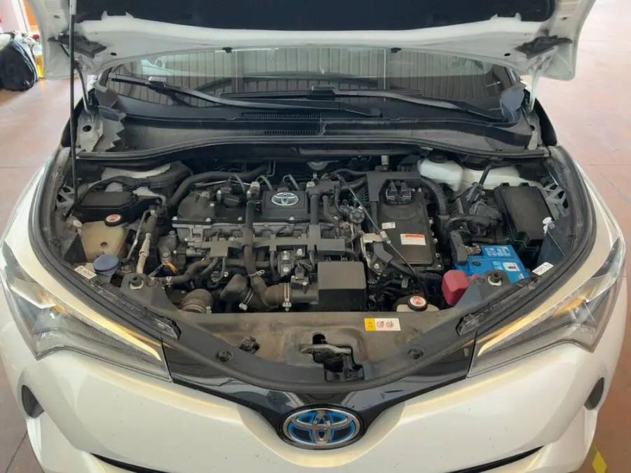 Balts Toyota C-HR 2018 Daugavpils, ar dzinēja tilpumu 1.80 L un nobraukumu 119 tūkst. km par 16250 €, foto 12 vietnē AUTOMOTO.COM.LV