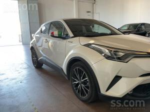 Белый Тойота C-HR 2018 в Даугавпилс, объемом двигателя 1.80 л и пробегом 119 тыс. км за 16750 €, фото  на AUTOMOTO.COM.LV