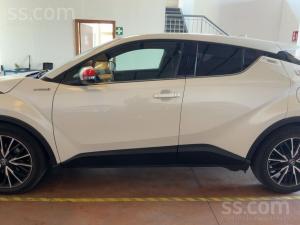 Белый Тойота C-HR 2018 в Даугавпилс, объемом двигателя 1.80 л и пробегом 119 тыс. км за 16750 €, фото 3 на AUTOMOTO.COM.LV