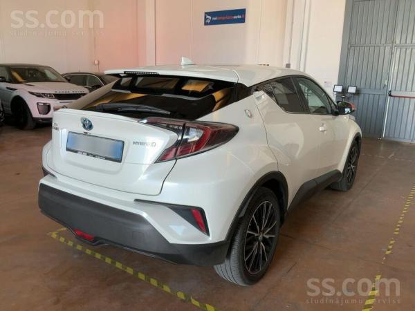 Белый Тойота C-HR 2018 в Даугавпилс, объемом двигателя 1.80 л и пробегом 119 тыс. км за 16750 €, фото 4 на AUTOMOTO.COM.LV
