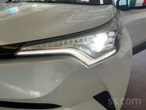Белый Тойота C-HR 2018 в Даугавпилс, объемом двигателя 1.80 л и пробегом 119 тыс. км за 16750 €, фото 6 на AUTOMOTO.COM.LV