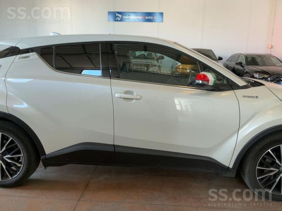 Белый Тойота C-HR 2018 в Даугавпилс, объемом двигателя 1.80 л и пробегом 119 тыс. км за 16750 €, фото 7 на AUTOMOTO.COM.LV