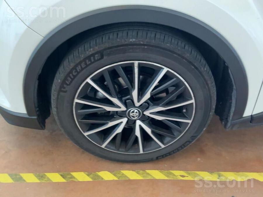 Белый Тойота C-HR 2018 в Даугавпилс, объемом двигателя 1.80 л и пробегом 119 тыс. км за 16750 €, фото 8 на AUTOMOTO.COM.LV