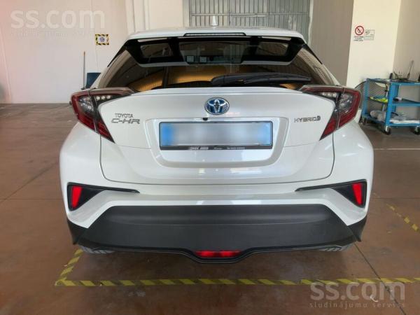 Белый Тойота C-HR 2018 в Даугавпилс, объемом двигателя 1.80 л и пробегом 119 тыс. км за 16750 €, фото 9 на AUTOMOTO.COM.LV