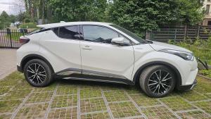 White Toyota C-HR 2018 in Vilnius, with an engine capacity of 1.80 L and mileage of 110 thousand km for 16650 €, photo  on AUTOMOTO.COM.LV