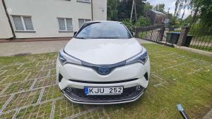 Balts Toyota C-HR 2018 Viļņa, ar dzinēja tilpumu 1.80 L un nobraukumu 110 tūkst. km par 16650 €, foto 3 vietnē AUTOMOTO.COM.LV