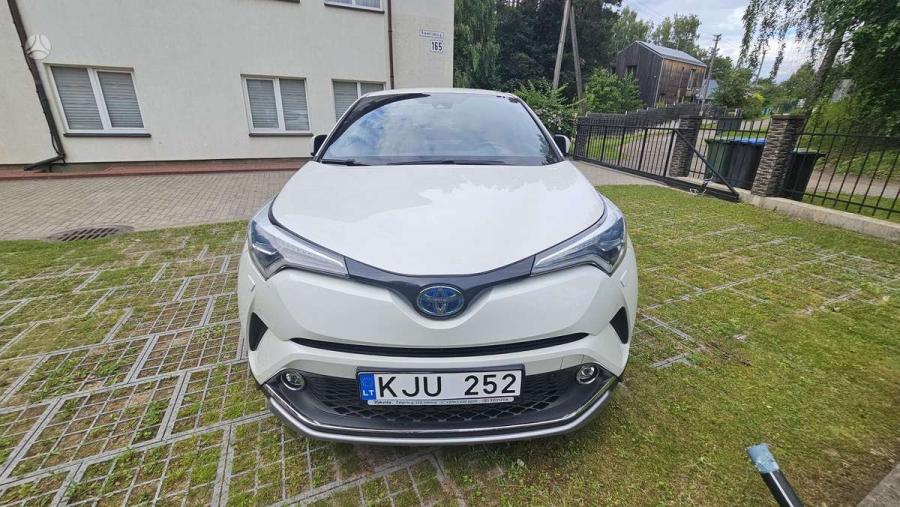 Balts Toyota C-HR 2018 Viļņa, ar dzinēja tilpumu 1.80 L un nobraukumu 110 tūkst. km par 16650 €, foto 3 vietnē AUTOMOTO.COM.LV