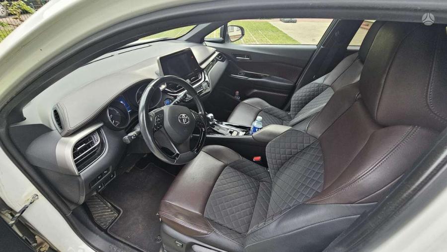 Balts Toyota C-HR 2018 Viļņa, ar dzinēja tilpumu 1.80 L un nobraukumu 110 tūkst. km par 16650 €, foto 8 vietnē AUTOMOTO.COM.LV