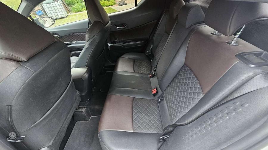 Balts Toyota C-HR 2018 Viļņa, ar dzinēja tilpumu 1.80 L un nobraukumu 110 tūkst. km par 16650 €, foto 9 vietnē AUTOMOTO.COM.LV