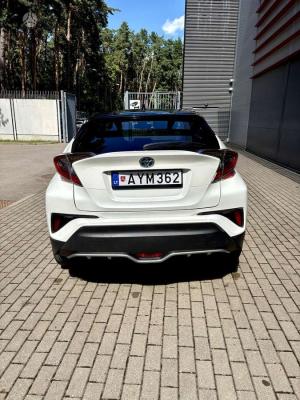 Белый Тойота C-HR 2018 в Алитус, объемом двигателя 1.80 л и пробегом 370 тыс. км за 11499 €, фото 6 на AUTOMOTO.COM.LV
