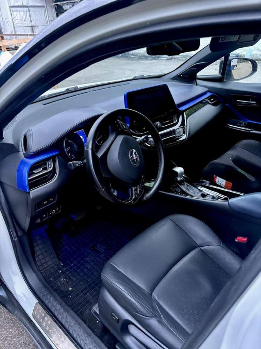 Белый Тойота C-HR 2018 в Алитус, объемом двигателя 1.80 л и пробегом 370 тыс. км за 11499 €, фото 12 на AUTOMOTO.COM.LV