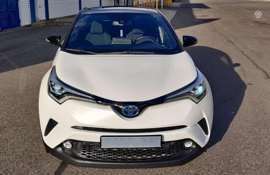 Белый Тойота C-HR 2018 в Клайпеда, объемом двигателя 1.80 л и пробегом 88 тыс. км за 16300 €, фото 4 на AUTOMOTO.COM.LV