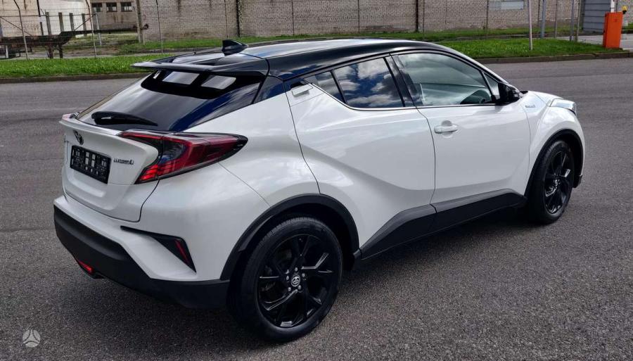 Белый Тойота C-HR 2018 в Клайпеда, объемом двигателя 1.80 л и пробегом 88 тыс. км за 16300 €, фото 8 на AUTOMOTO.COM.LV