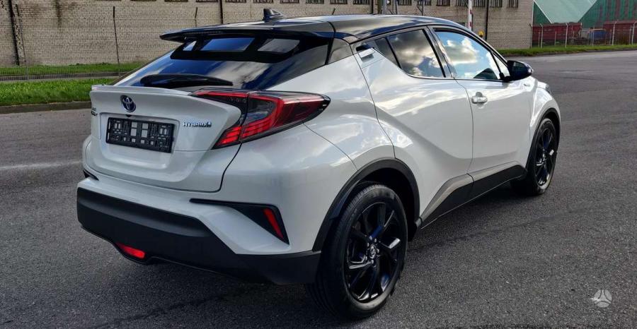 Белый Тойота C-HR 2018 в Клайпеда, объемом двигателя 1.80 л и пробегом 88 тыс. км за 16300 €, фото 9 на AUTOMOTO.COM.LV