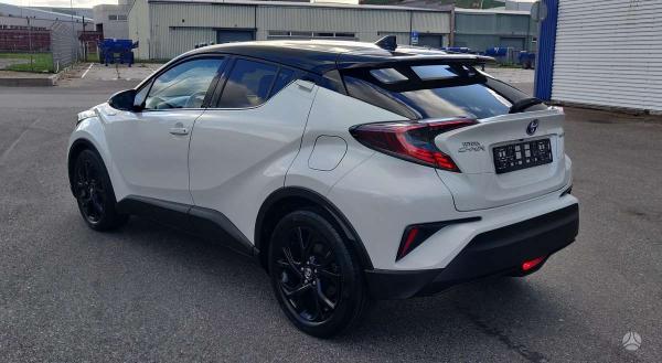 White Toyota C-HR 2018 in Klaipeda, with an engine capacity of 1.80 L and mileage of 88 thousand km for 16300 €, photo 10 on AUTOMOTO.COM.LV