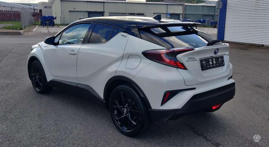 Белый Тойота C-HR 2018 в Клайпеда, объемом двигателя 1.80 л и пробегом 88 тыс. км за 16300 €, фото 11 на AUTOMOTO.COM.LV