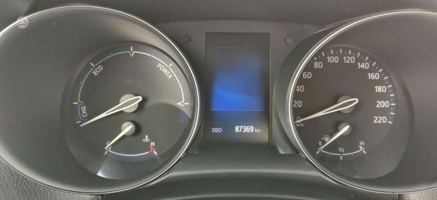 Белый Тойота C-HR 2018 в Клайпеда, объемом двигателя 1.80 л и пробегом 88 тыс. км за 16300 €, фото 15 на AUTOMOTO.COM.LV