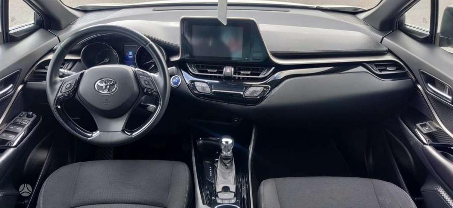 Белый Тойота C-HR 2018 в Клайпеда, объемом двигателя 1.80 л и пробегом 88 тыс. км за 16300 €, фото 16 на AUTOMOTO.COM.LV