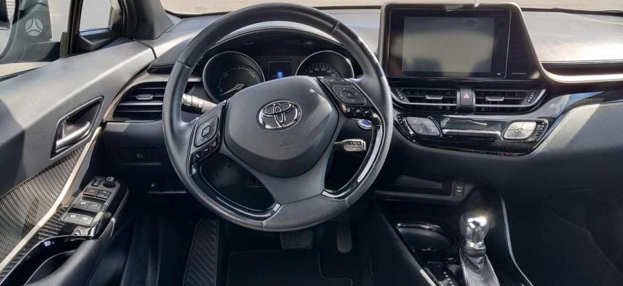 Белый Тойота C-HR 2018 в Клайпеда, объемом двигателя 1.80 л и пробегом 88 тыс. км за 16300 €, фото 17 на AUTOMOTO.COM.LV