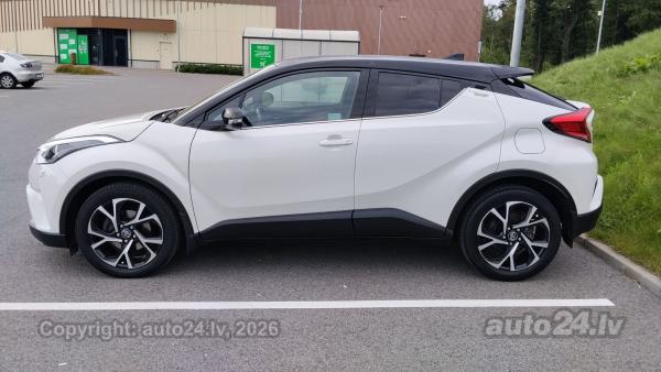 White Toyota C-HR 2018 in Tallinn, with an engine capacity of 1.20 L and mileage of 61 thousand km for 16490 €, photo 3 on AUTOMOTO.COM.LV
