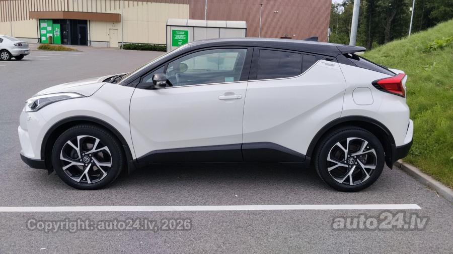 White Toyota C-HR 2018 in Tallinn, with an engine capacity of 1.20 L and mileage of 61 thousand km for 16490 €, photo 3 on AUTOMOTO.COM.LV