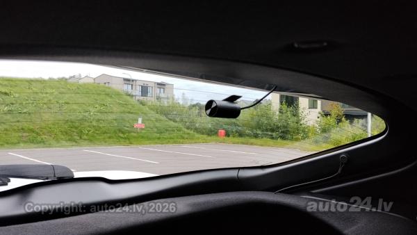 White Toyota C-HR 2018 in Tallinn, with an engine capacity of 1.20 L and mileage of 61 thousand km for 16490 €, photo 10 on AUTOMOTO.COM.LV