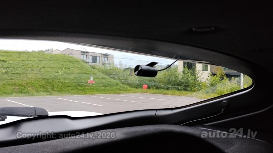White Toyota C-HR 2018 in Tallinn, with an engine capacity of 1.20 L and mileage of 61 thousand km for 16490 €, photo 10 on AUTOMOTO.COM.LV