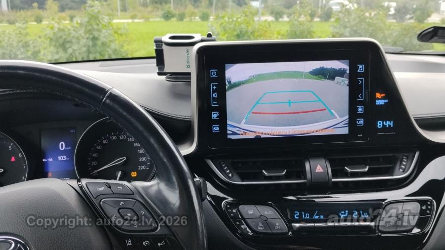 White Toyota C-HR 2018 in Tallinn, with an engine capacity of 1.20 L and mileage of 61 thousand km for 16490 €, photo 12 on AUTOMOTO.COM.LV
