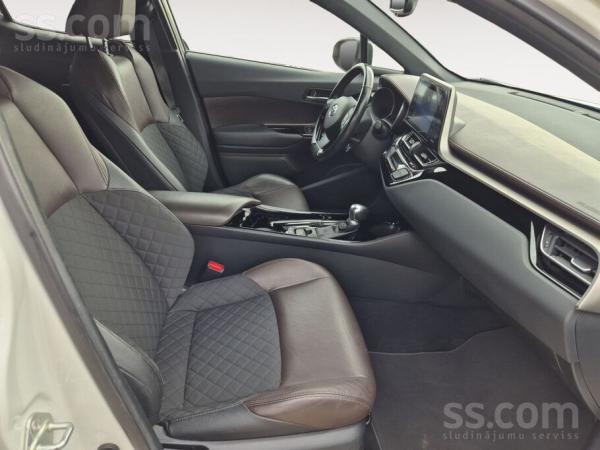 Balts Toyota C-HR 2018 Rīga, ar dzinēja tilpumu 1.80 L un nobraukumu 67 tūkst. km par 18400 €, foto 7 vietnē AUTOMOTO.COM.LV