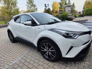 White Toyota C-HR 2018 in Riga, with an engine capacity of 1.80 L and mileage of 116 thousand km for 16000 €, photo  on AUTOMOTO.COM.LV