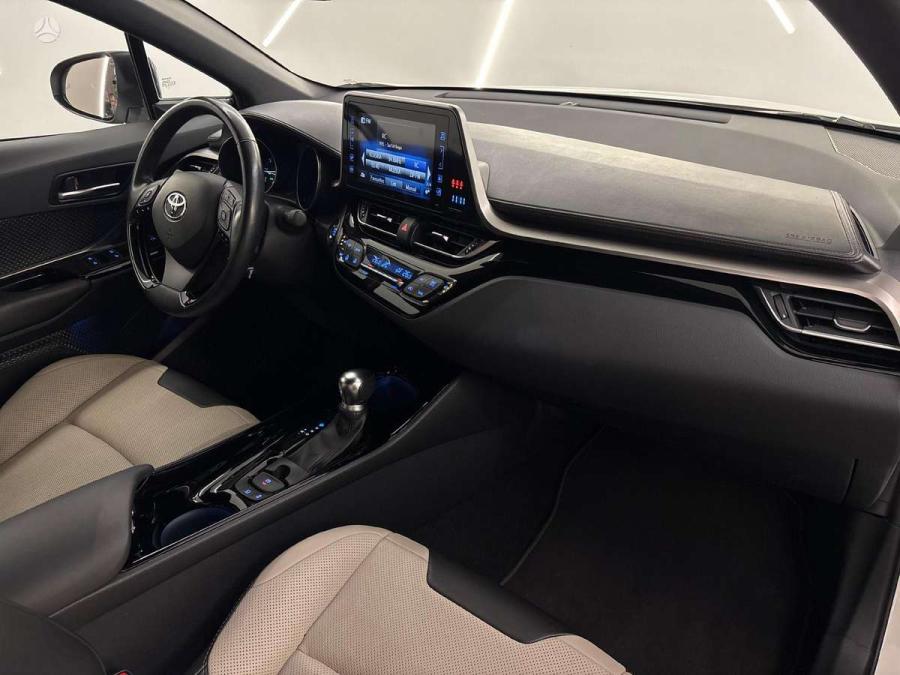 Balts Toyota C-HR 2019 Marijampole, ar dzinēja tilpumu 1.20 L un nobraukumu 64 tūkst. km par 18999 €, foto 11 vietnē AUTOMOTO.COM.LV