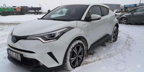 Balts Toyota C-HR 2019 Klaipėda, ar dzinēja tilpumu 1.80 L un nobraukumu 105 tūkst. km par 19500 €, foto 2 vietnē AUTOMOTO.COM.LV