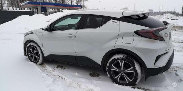 Balts Toyota C-HR 2019 Klaipėda, ar dzinēja tilpumu 1.80 L un nobraukumu 105 tūkst. km par 19500 €, foto 4 vietnē AUTOMOTO.COM.LV