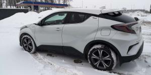 White Toyota C-HR 2019 in Klaipeda, with an engine capacity of 1.80 L and mileage of 105 thousand km for 19500 €, photo 4 on AUTOMOTO.COM.LV
