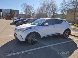 White Toyota C-HR 2019 in Tallinn, with an engine capacity of 1.80 L and mileage of 138 thousand km for 15500 €, photo 5 on AUTOMOTO.COM.LV
