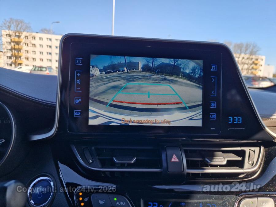White Toyota C-HR 2019 in Tallinn, with an engine capacity of 1.80 L and mileage of 138 thousand km for 15500 €, photo 9 on AUTOMOTO.COM.LV