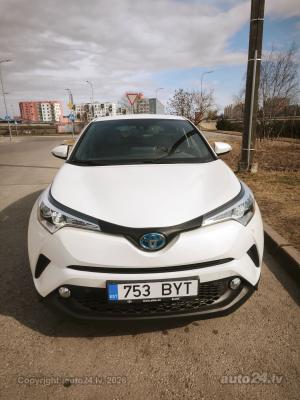 Белый Тойота C-HR 2019 в Таллин, объемом двигателя 1.80 л и пробегом 126 тыс. км за 17999 €, фото 3 на AUTOMOTO.COM.LV