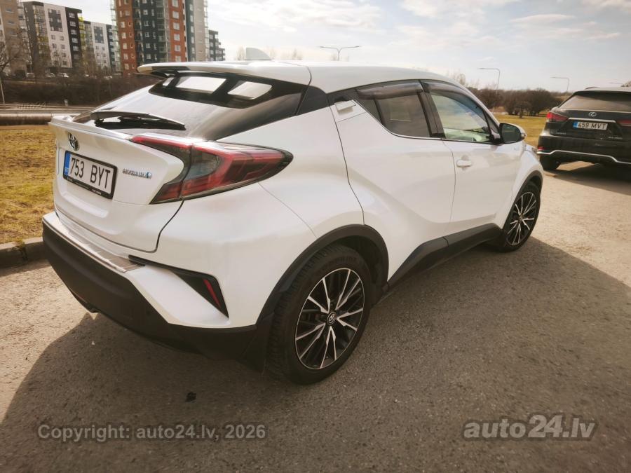 Белый Тойота C-HR 2019 в Таллин, объемом двигателя 1.80 л и пробегом 126 тыс. км за 17999 €, фото 5 на AUTOMOTO.COM.LV