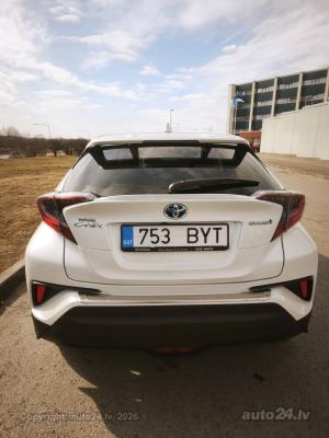 Белый Тойота C-HR 2019 в Таллин, объемом двигателя 1.80 л и пробегом 126 тыс. км за 17999 €, фото 6 на AUTOMOTO.COM.LV