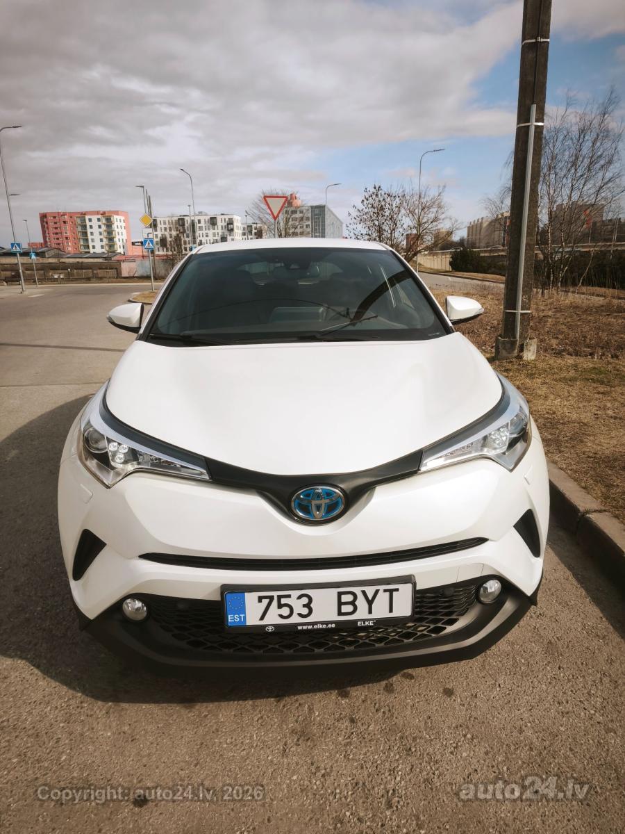Белый Тойота C-HR 2019 в Таллин, объемом двигателя 1.80 л и пробегом 126 тыс. км за 17999 €, фото 7 на AUTOMOTO.COM.LV