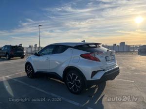 Balts Toyota C-HR 2019 Tallina, ar dzinēja tilpumu 1.80 L un nobraukumu 92 tūkst. km par 19999 €, foto  vietnē AUTOMOTO.COM.LV