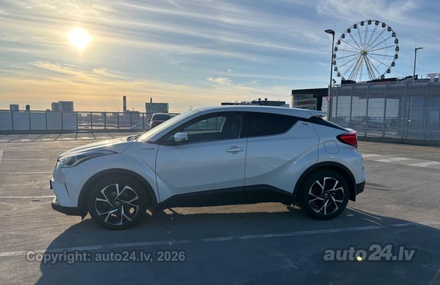 Balts Toyota C-HR 2019 Tallina, ar dzinēja tilpumu 1.80 L un nobraukumu 92 tūkst. km par 19999 €, foto 4 vietnē AUTOMOTO.COM.LV
