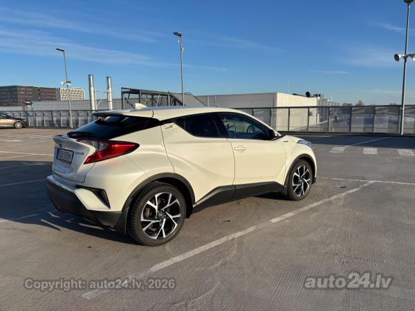 Белый Тойота C-HR 2019 в Таллин, объемом двигателя 1.80 л и пробегом 92 тыс. км за 19999 €, фото 4 на AUTOMOTO.COM.LV